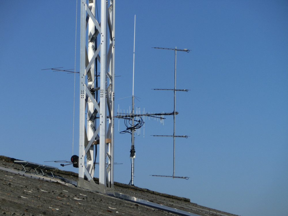 Aufbau vom Mast und der ersten Antennen 2016 - DARC